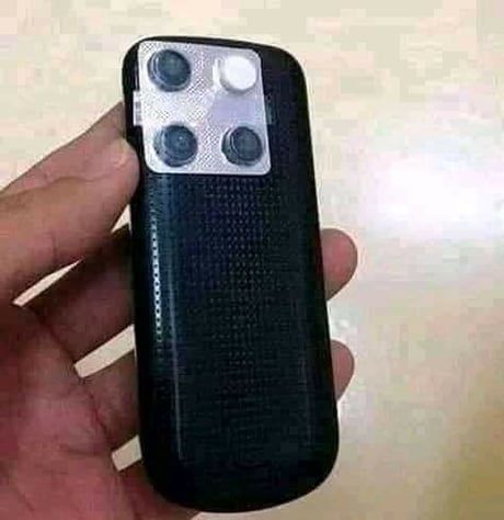 12 Funny iPhone 12 Pro Max Memes That Surely Give Off Laughs